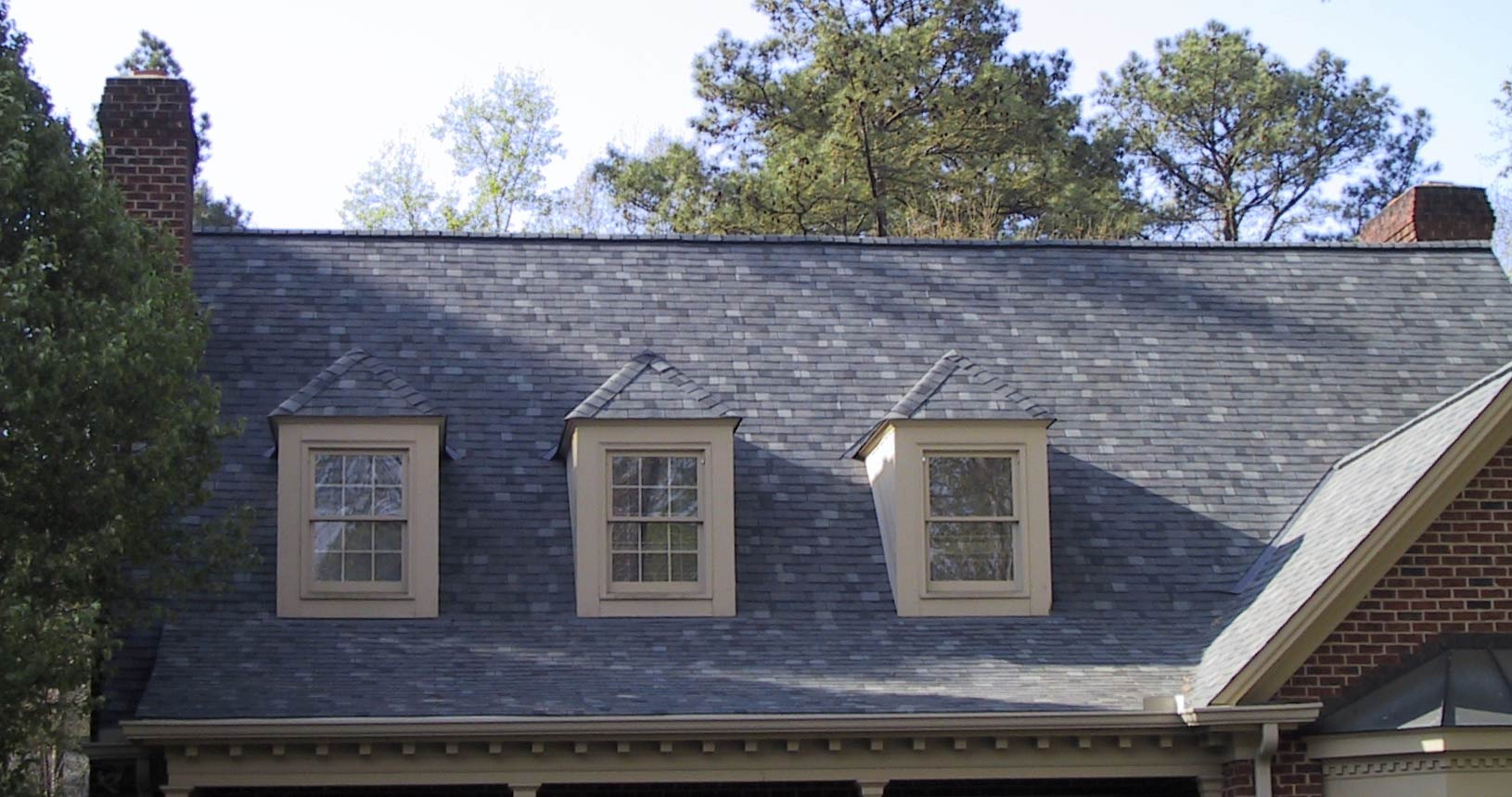 Choosing the Right Shingle Color for Your Home